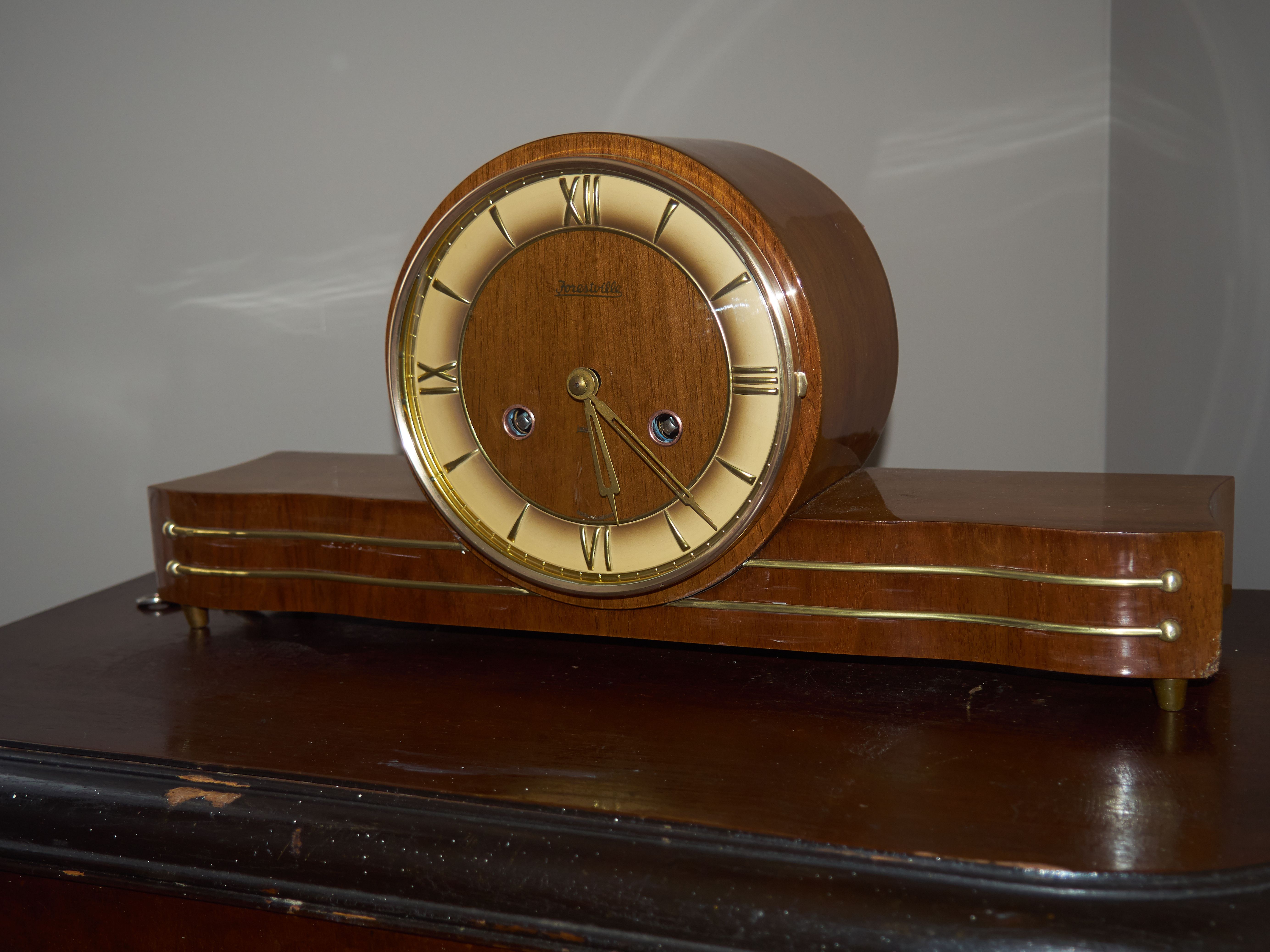 Forestville mantel clock – Antique and Vintage Mechanical Clocks