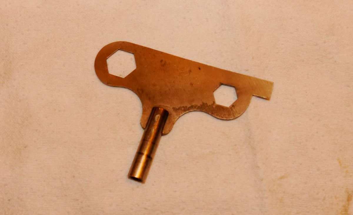 Girod movement in Canadian made case – Antique and Vintage Clocks