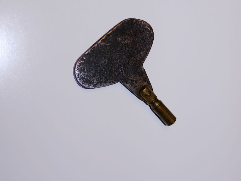 Winding a mechanical clock – A How-To Guide – Antique and Vintage ...