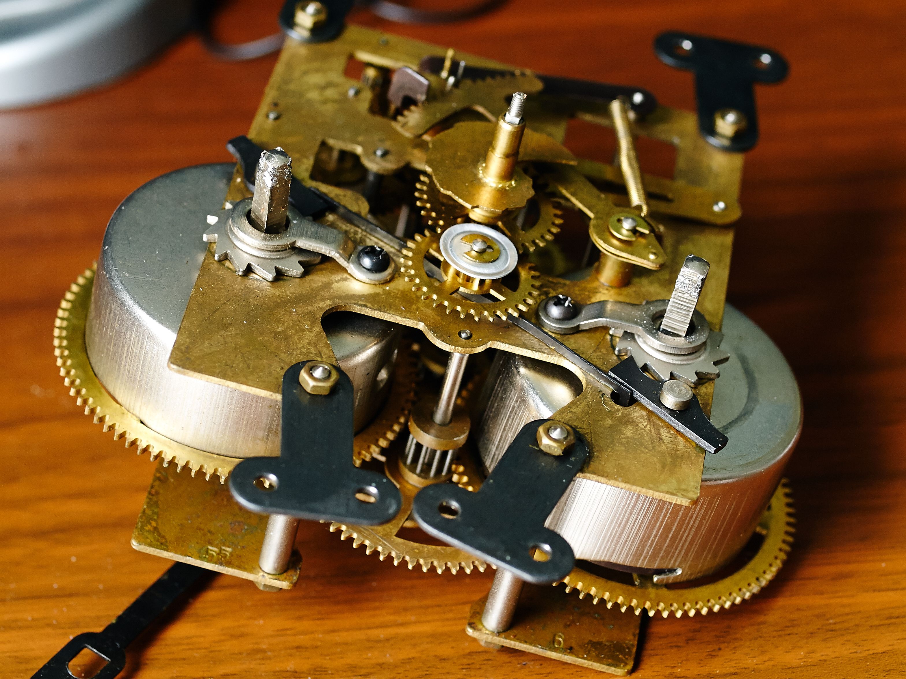 Winding a mechanical clock – A How-To Guide – Antique and Vintage ...