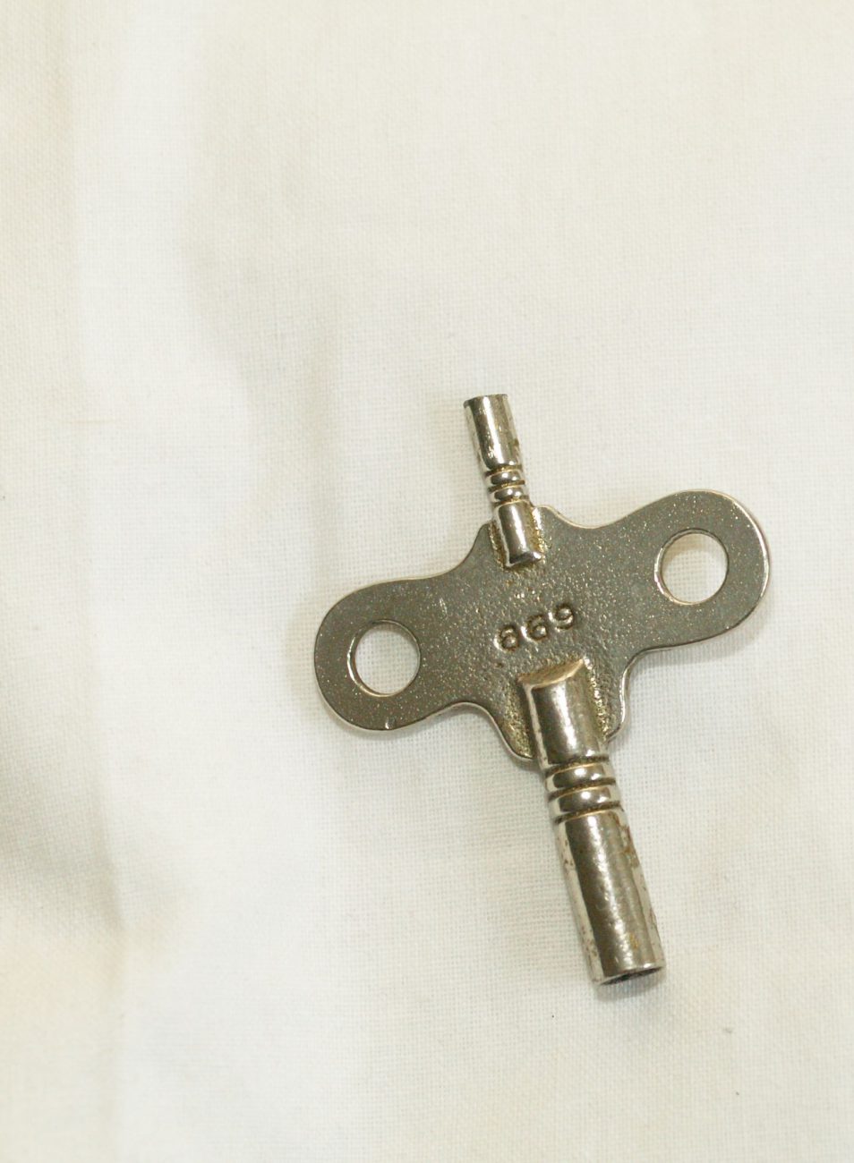 Winding a mechanical clock – A How-To Guide – Antique and Vintage ...