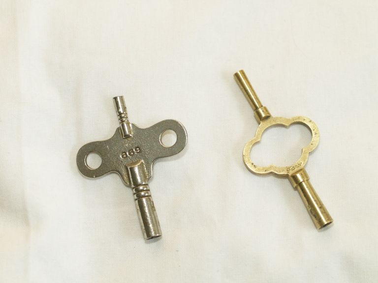 Clock key sizes – do you have the right one? – Antique and Vintage Clocks