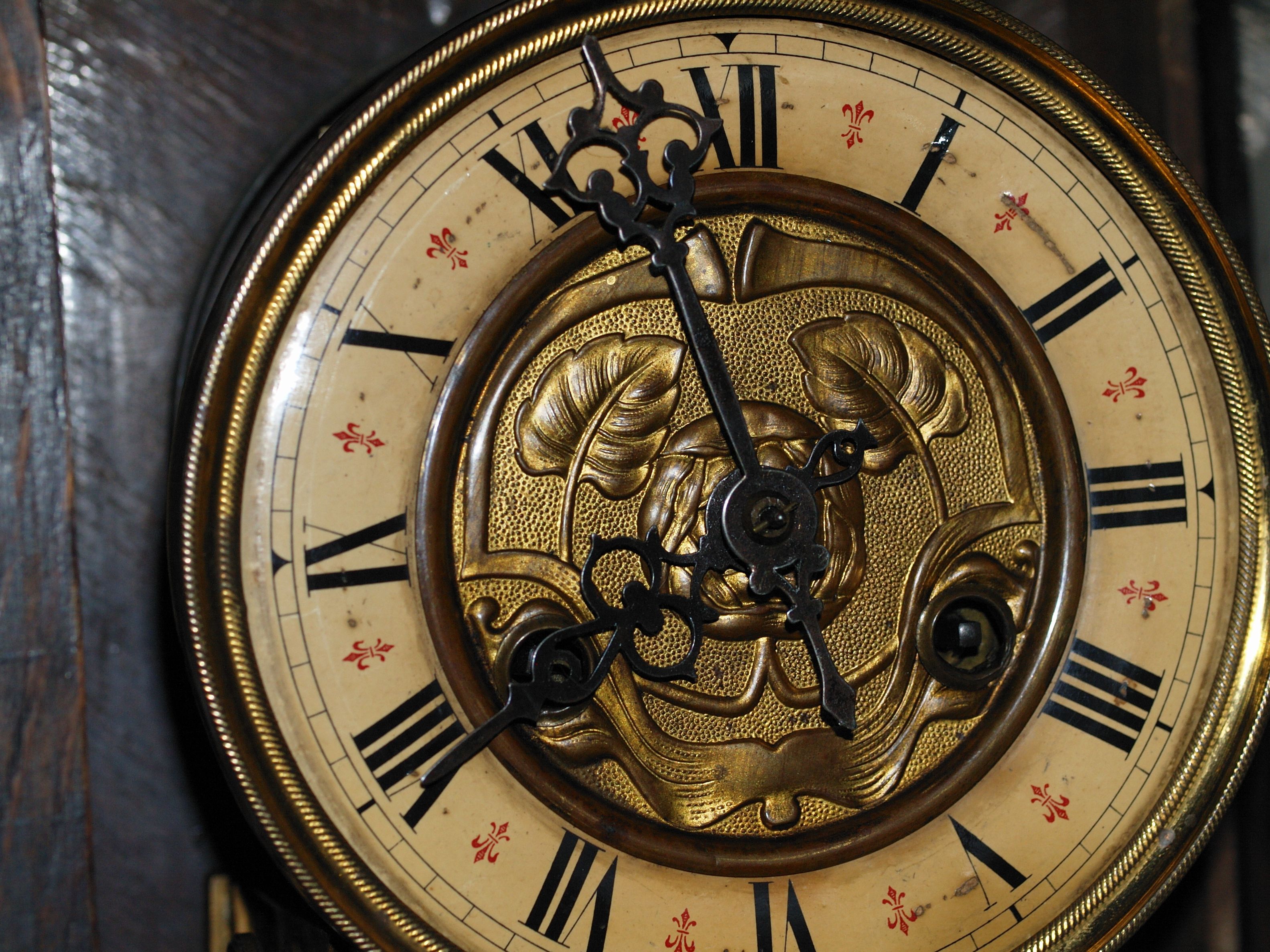 mainspring barrel – Antique and Vintage Mechanical Clocks