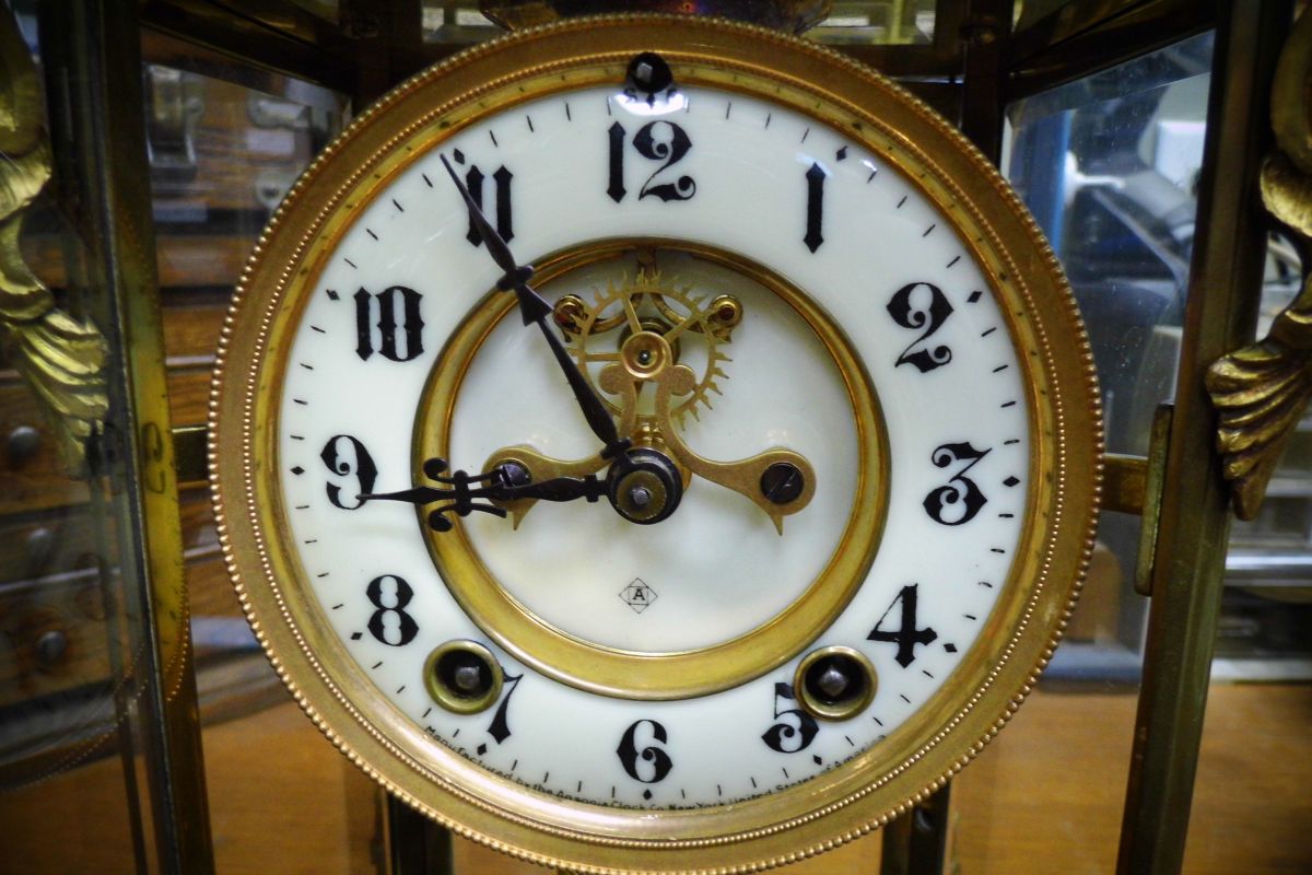 The Changing Face of Timekeeping in the Smartphone Era – Antique and ...