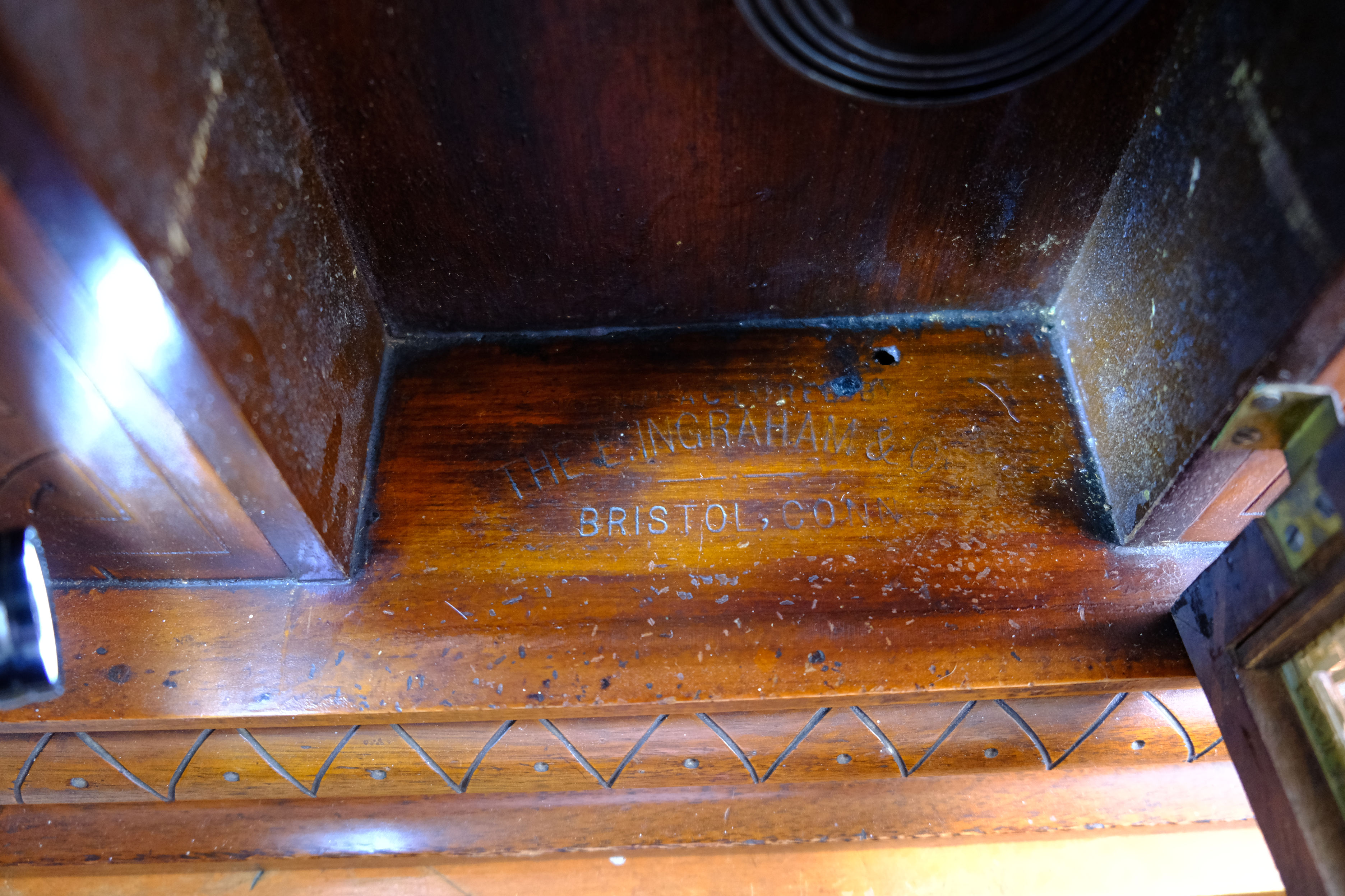 E Ingraham Mystic parlour clock – Antique and Vintage Mechanical Clocks