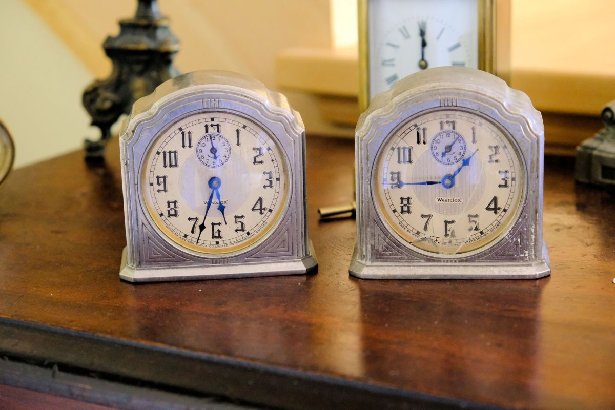 2 Westclox LaSalle 61C clocks combined to make one working clock ...