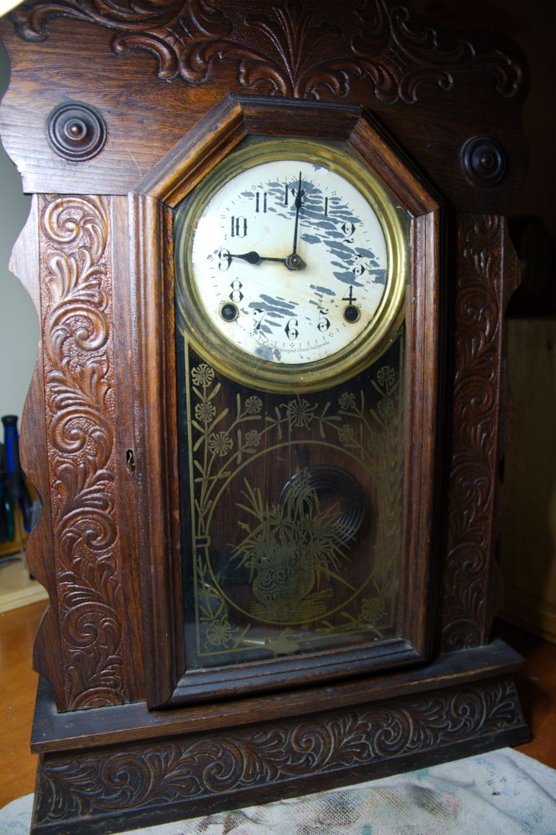 Arthur Pequegnat Canuck gingerbread clock first look – Antique and ...