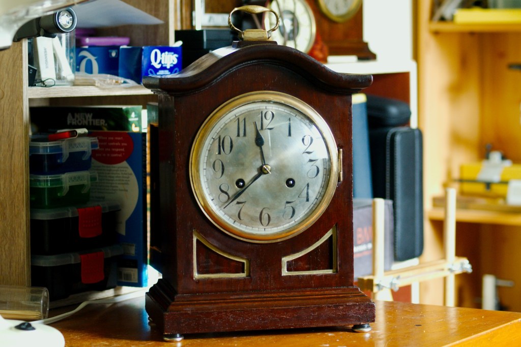 Junghans bracket clock – a small detail makes a big difference ...
