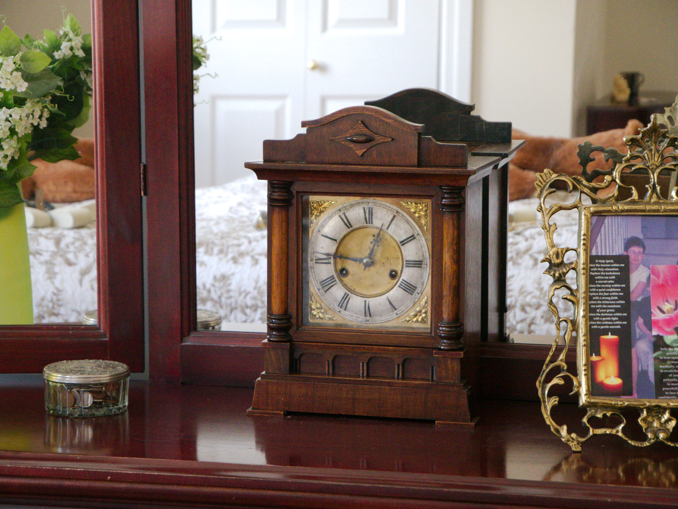 HAC/HAU shelf clock is attractive but the dial needs work – Antique and ...