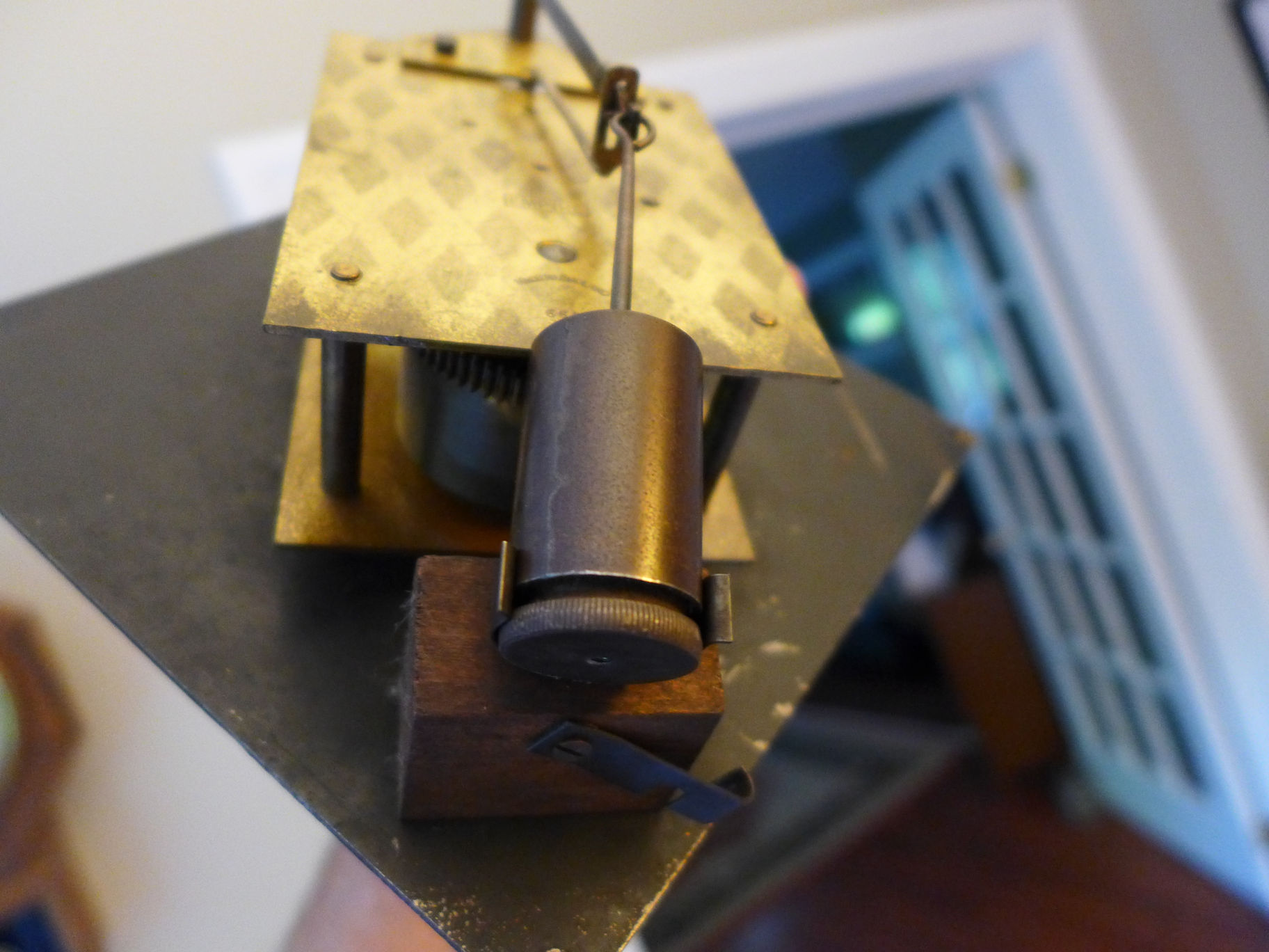 English gallery clock by the Empire Clock Co. is not a fusee – Antique ...