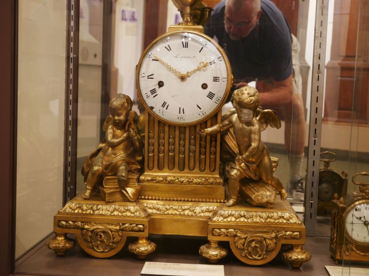 Assessing the Value Factor of Antique Clocks – Antique and Vintage ...
