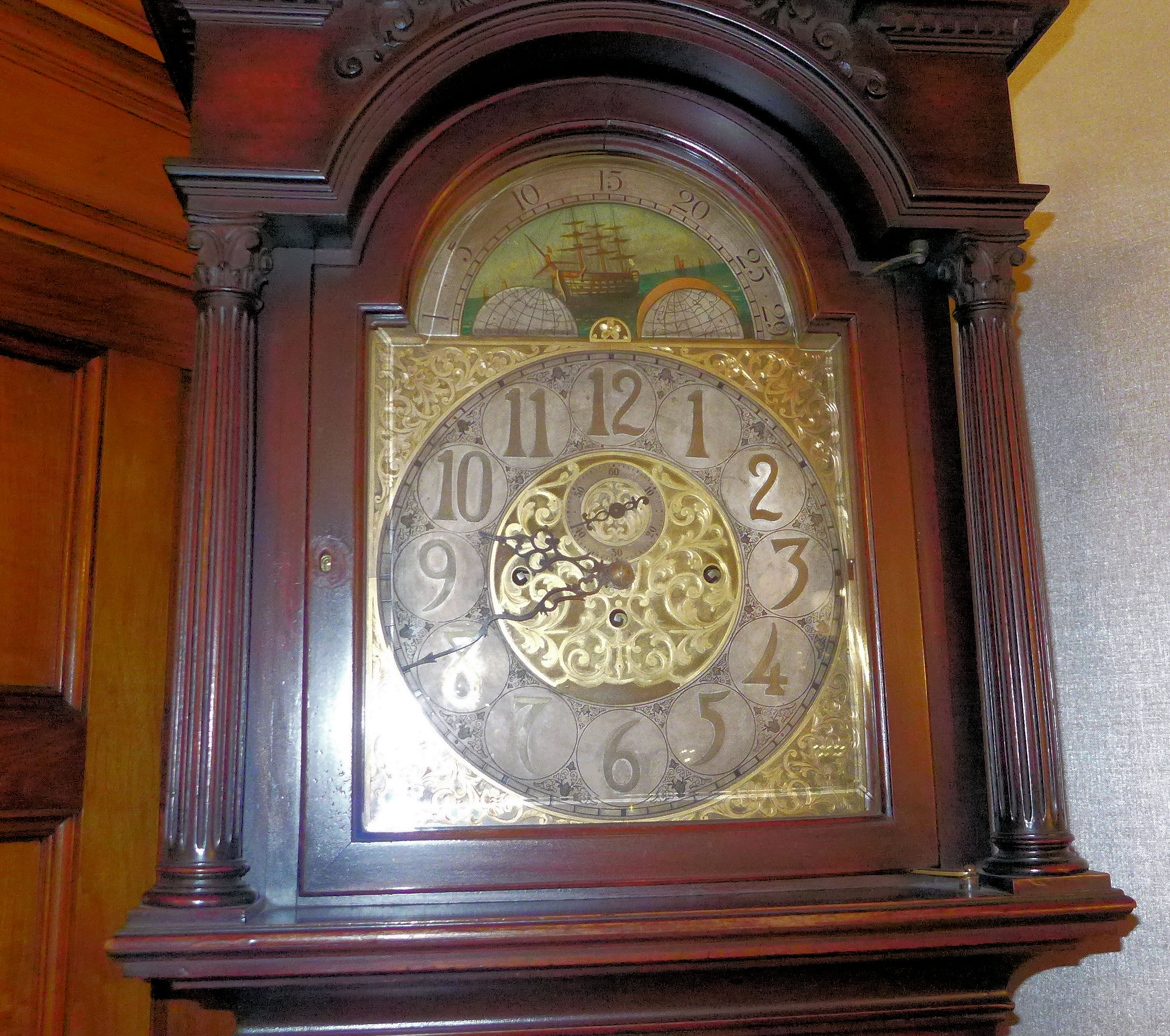 A running mechanical clock in a hotel lobby – now that’s something you ...