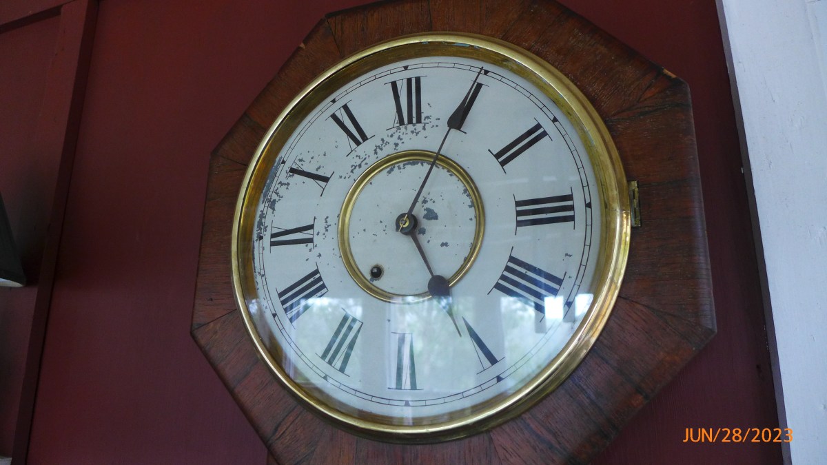 New Haven schoolhouse clock | The case is in poor condition but what ...