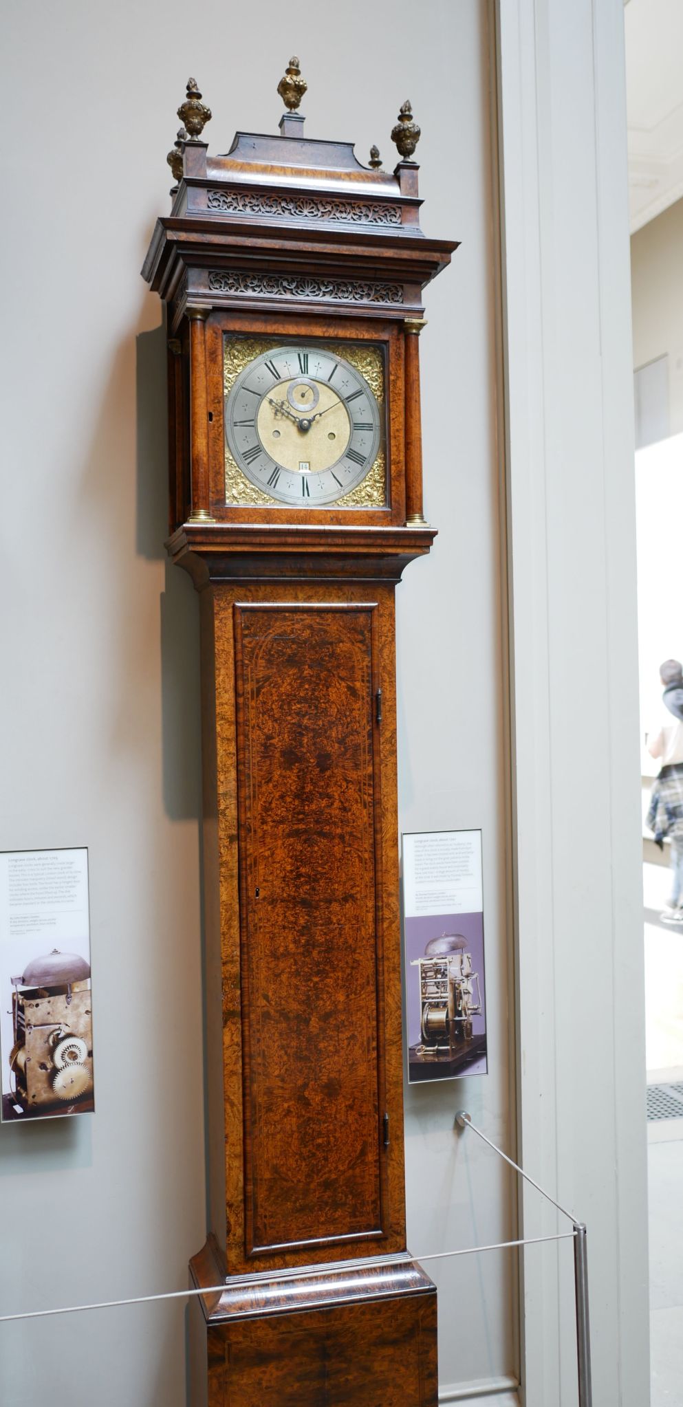 How to Determine the Age of an Antique Clock: Strategies and Tips ...